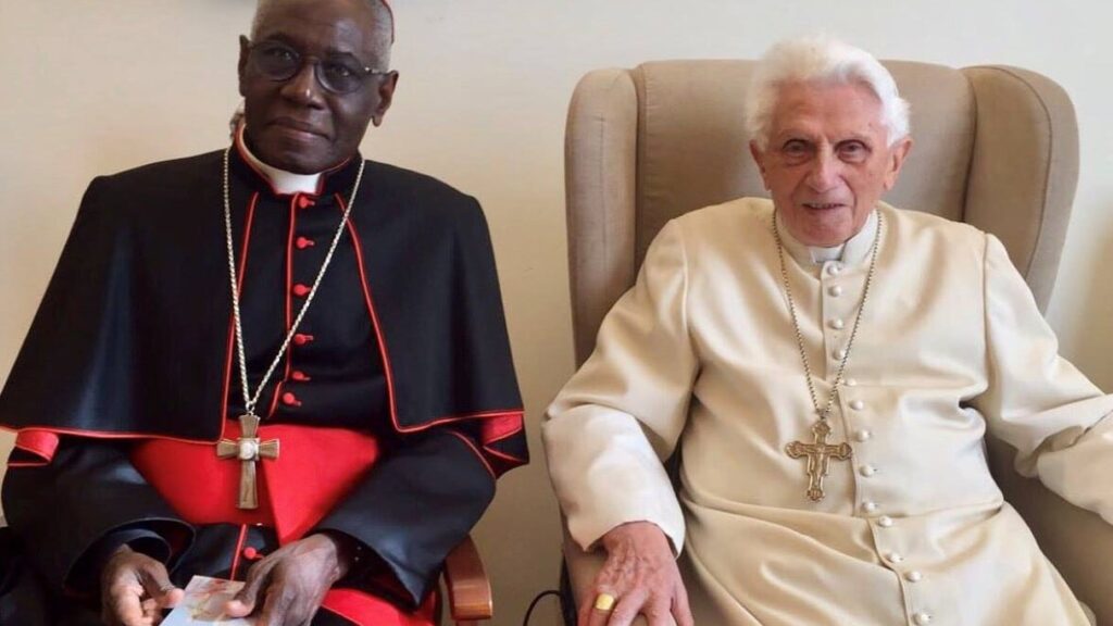 Robert Sarah: XVI. Benedek az Egyházat újjáépítő nagyszerű mester ...